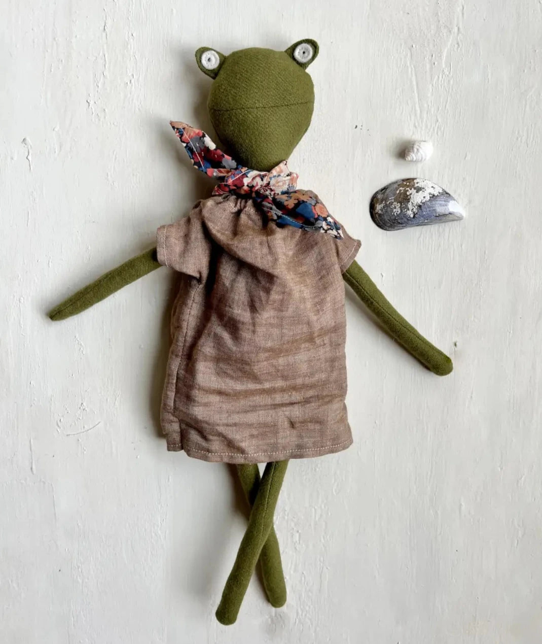 Fern the Frog Doll, Foraging Outfit – Viand Mercantile